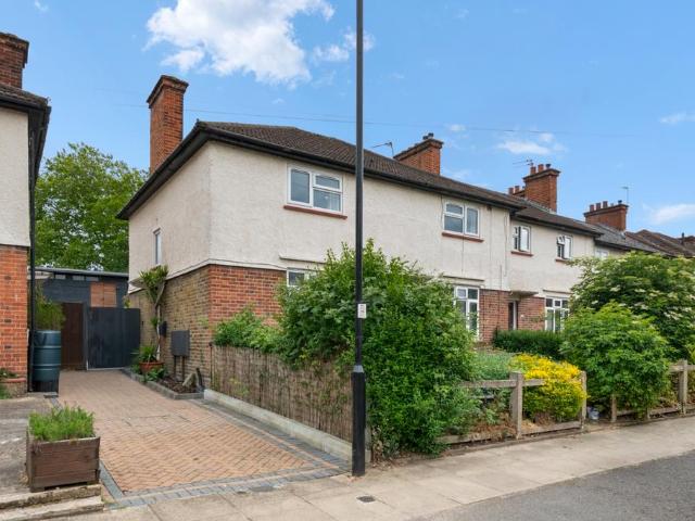 2 bedroom maisonette for sale