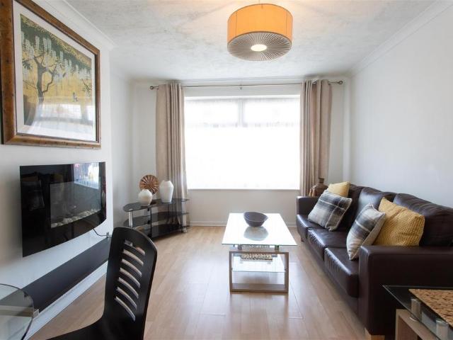 2 bedroom maisonette for sale