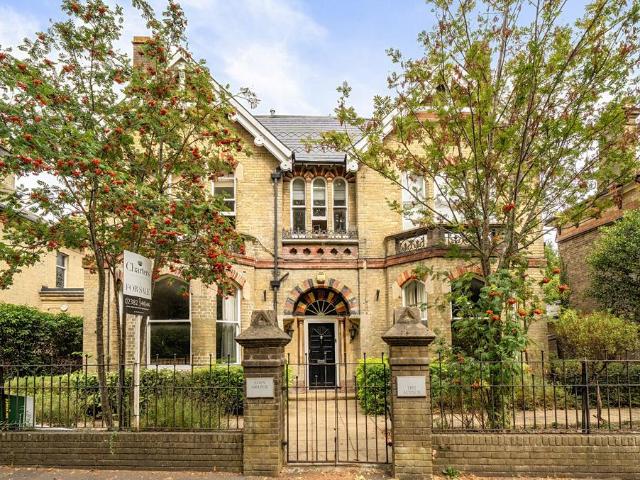 2 bedroom maisonette for sale