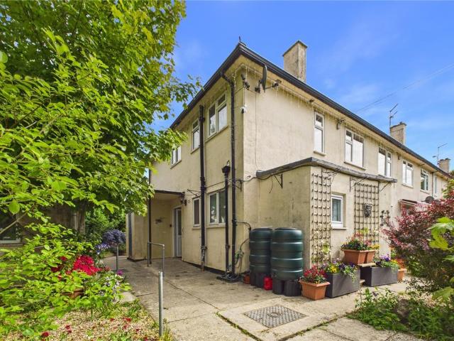 2 bedroom maisonette for sale