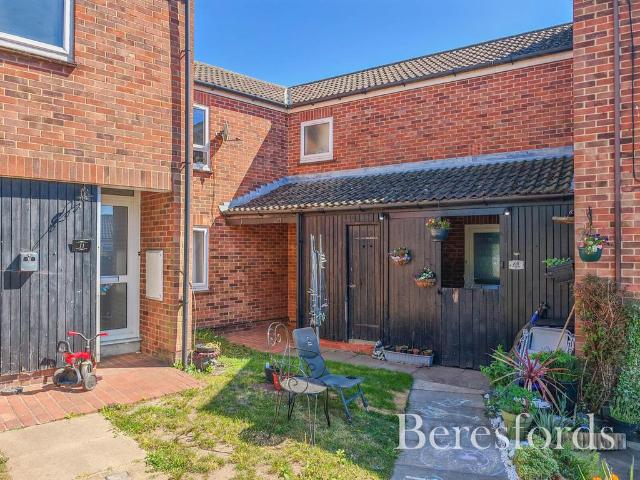2 bedroom maisonette for sale