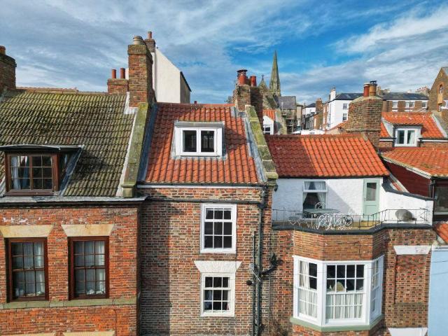 2 bedroom maisonette for sale