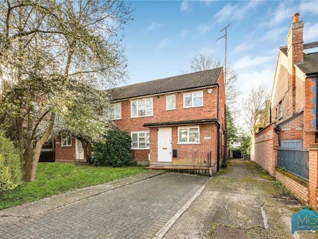 2 bedroom maisonette for sale