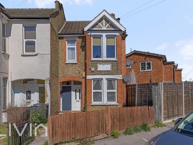 2 bedroom maisonette for sale