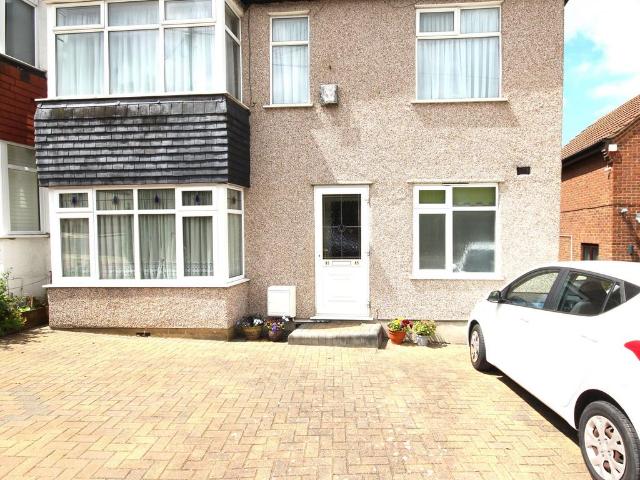 2 bedroom maisonette for sale