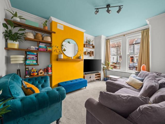 2 bedroom maisonette for sale