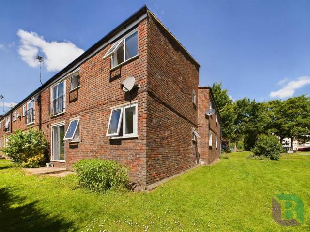 2 bedroom maisonette for sale