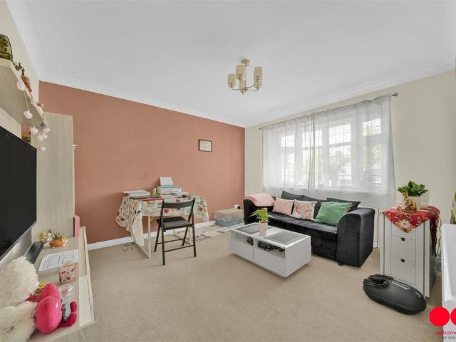 2 bedroom maisonette for sale