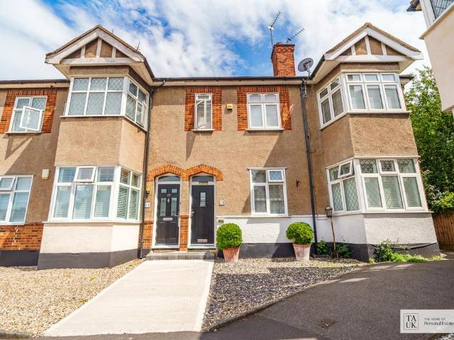 2 bedroom maisonette for sale