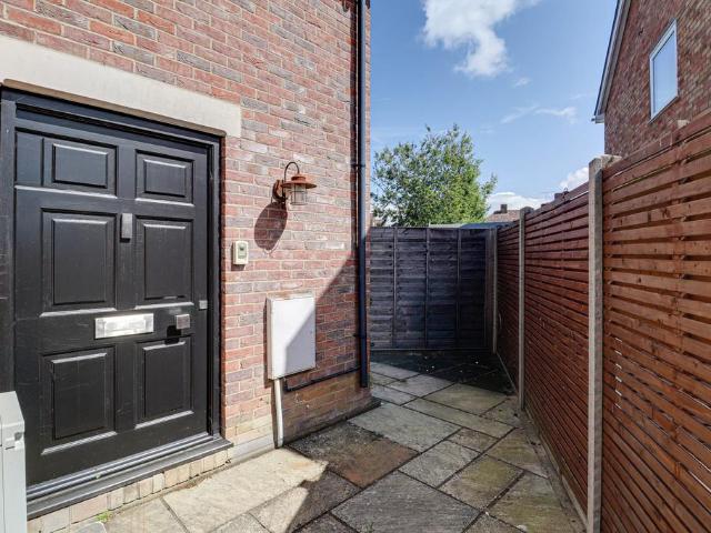 2 bedroom maisonette for sale