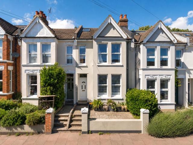 2 bedroom maisonette for sale