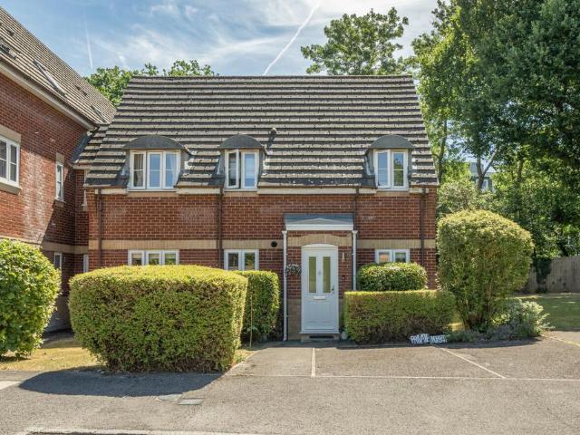 2 bedroom maisonette for sale
