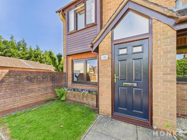 2 bedroom maisonette for sale