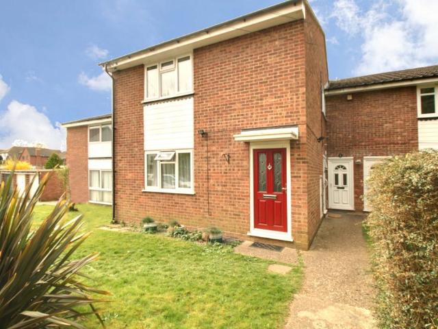 2 bedroom maisonette for sale