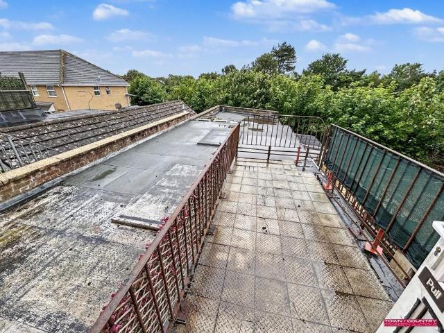 2 bedroom maisonette for sale