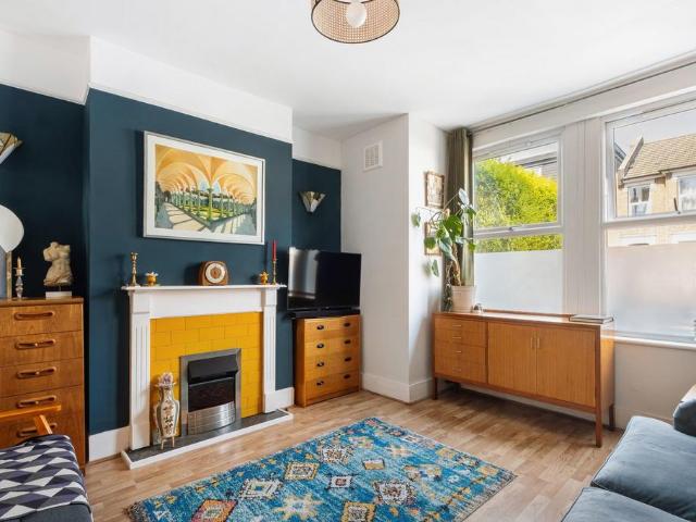 2 bedroom maisonette for sale