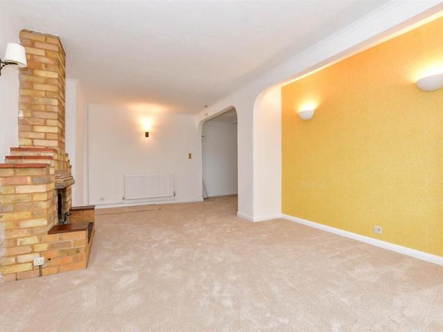 2 bedroom maisonette for sale