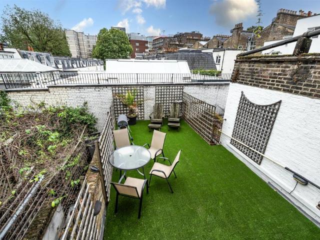 2 bedroom maisonette for sale