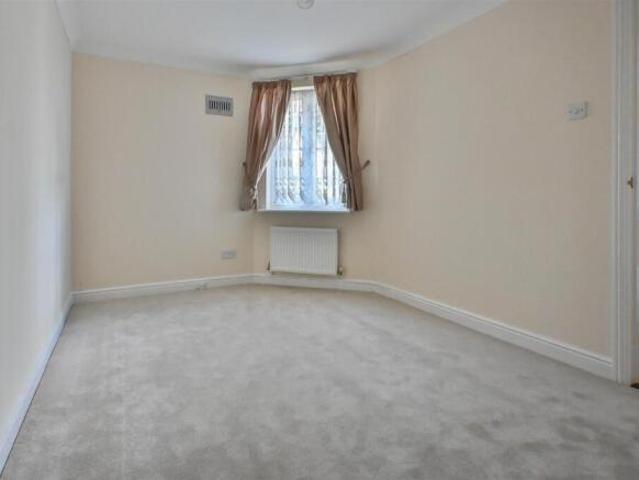 2 bedroom maisonette for sale in Tabors Court, Shenfield, Brentwood, CM15