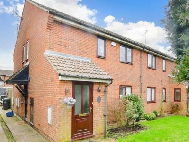 2 Bedroom Maisonette For Sale In Thornwood, Epping