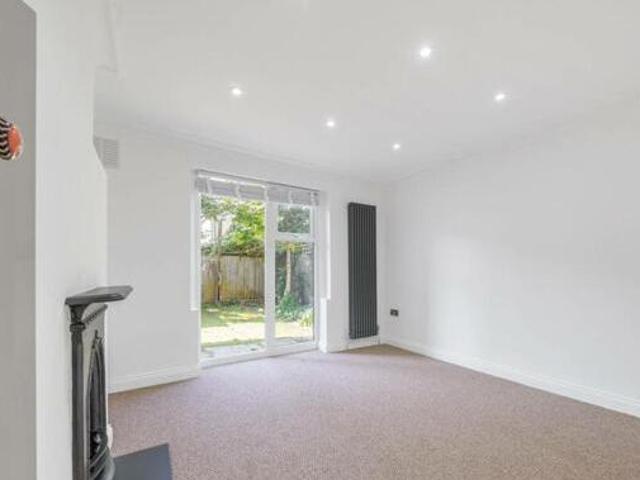 2 Bedroom Maisonette For Sale In Tooting, London