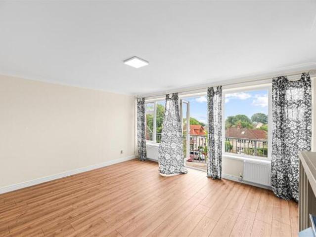 2 bedroom maisonette for sale in Tycoch Maisonettes, Sketty, SA2