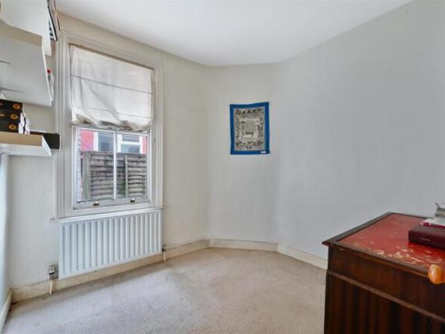2 bedroom maisonette for sale in University Road, Colliers Wood, SW19