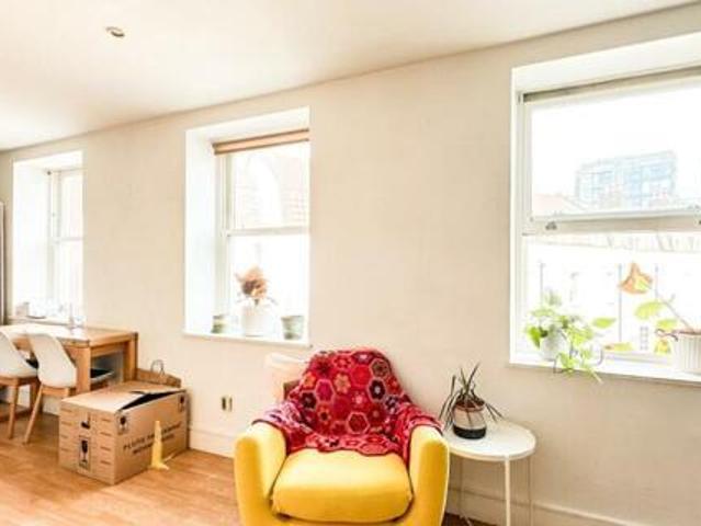 2 Bedroom Maisonette For Sale In Victoria Street, Bristol