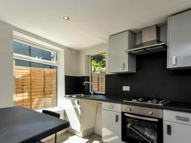 2 Bedroom Maisonette For Sale In Walthamstow, London