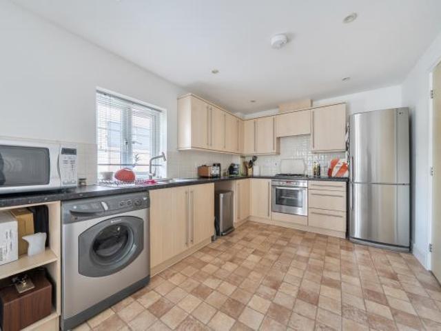 2 bedroom maisonette for sale in Warner Close, Basingstoke, Hampshire, RG24