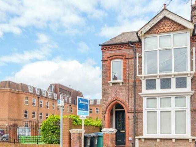 2 Bedroom Maisonette For Sale In Watford, Hertfordshire