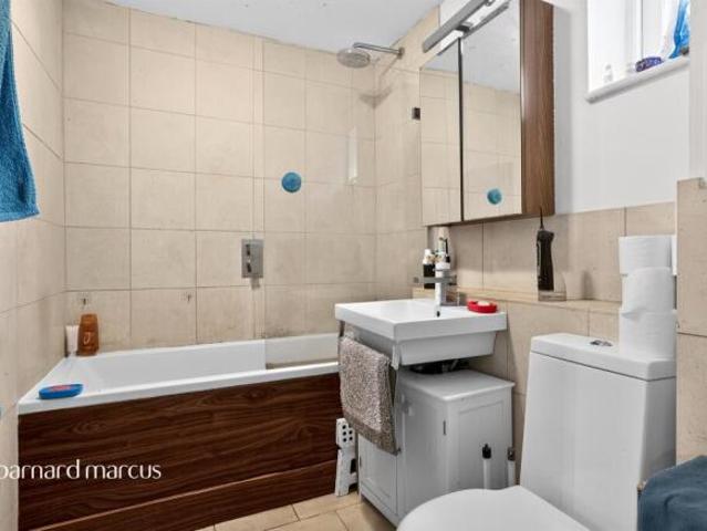 2 bedroom maisonette for sale in Wells Way, London, SE5