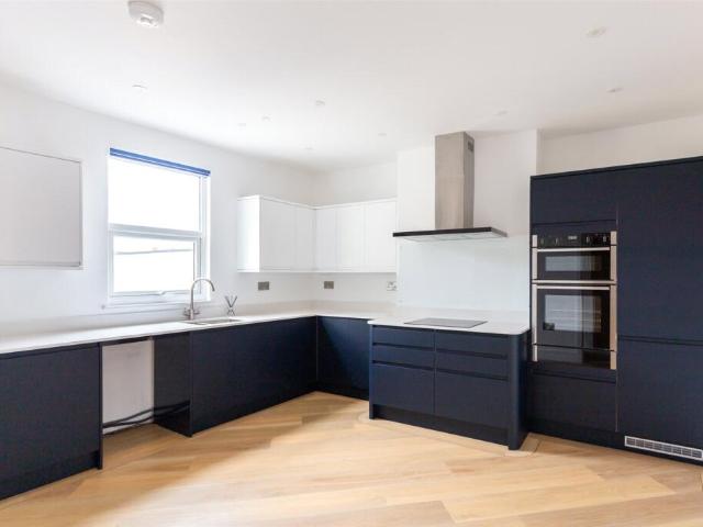 3 bedroom maisonette for sale in Westbury Hill, Bristol, BS9