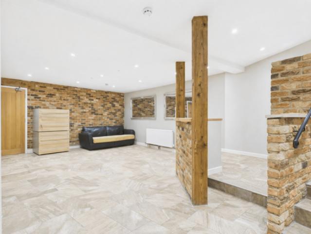 2 bedroom maisonette for sale in Wincheap, Canterbury, CT1