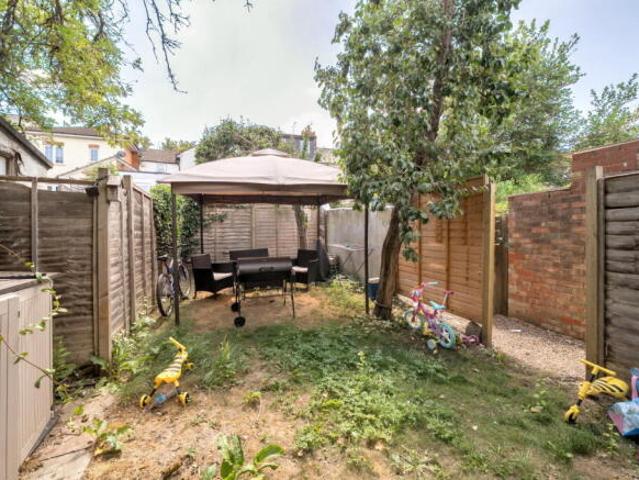 2 bedroom maisonette for sale in Winchester Road, Basingstoke, RG21 8UL, RG21