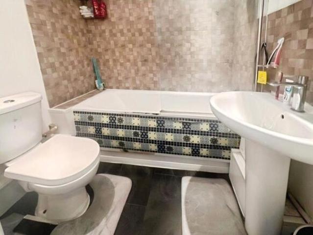 2 bedroom maisonette for sale in Windmill Road, Slough, Berkshire, SL1