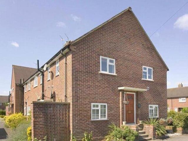 2 Bedroom Maisonette For Sale In Windsor, Berkshire