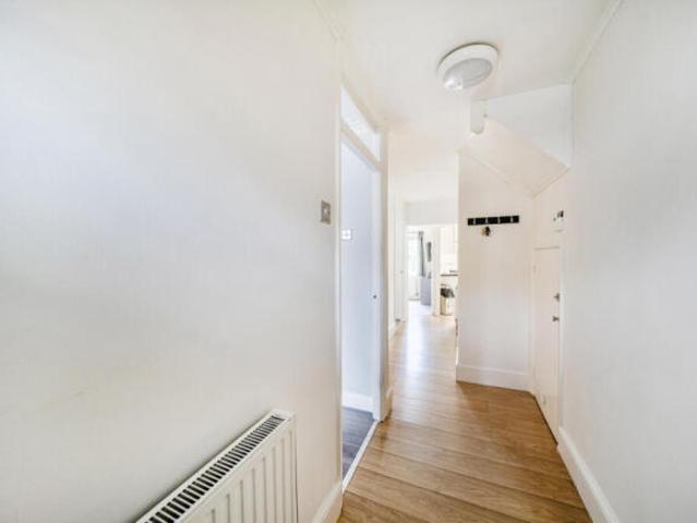 2 bedroom maisonette for sale in Windsor Road, Barnet, EN5