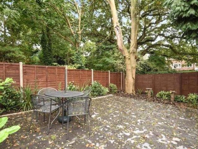 2 bedroom maisonette for sale in Windsor Road, London, N3