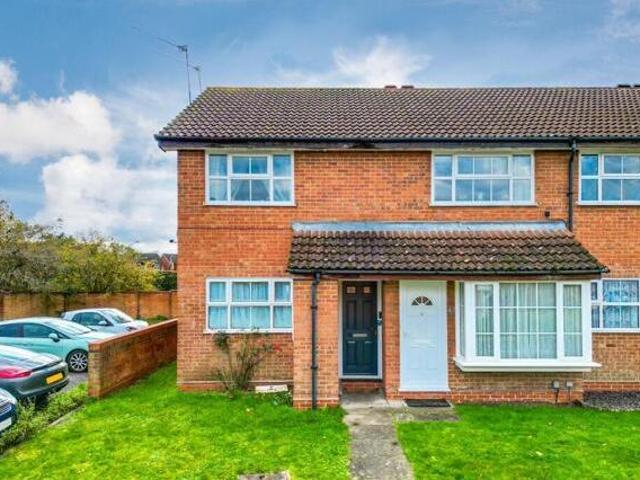 2 Bedroom Maisonette For Sale In Woodley, Reading