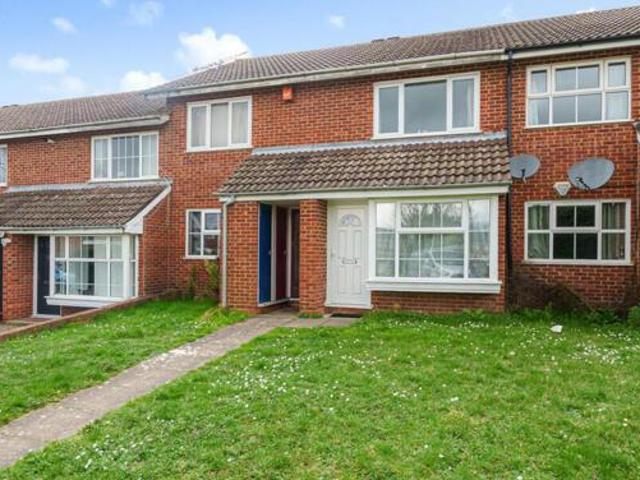2 Bedroom Maisonette For Sale In Woodley