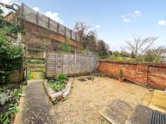 2 bedroom maisonette for sale in Wodeland Avenue, Guildford, GU2
