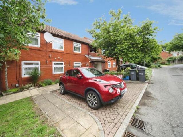 2 bedroom maisonette for sale in Wolston Close, Luton, LU1