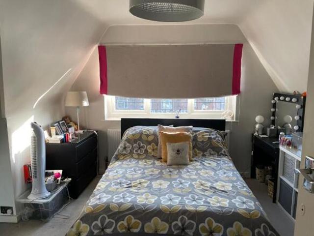 2 bedroom maisonette for sale in Worplesdon Road, Guildford, Surrey, GU2