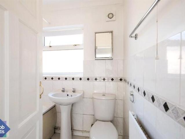 2 bedroom maisonette for sale in Acacia Road, Leamington Spa, CV32