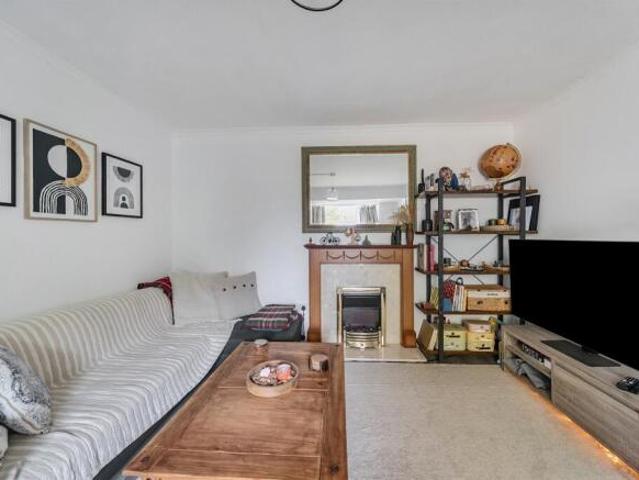 2 bedroom maisonette for sale in Abbots Avenue West, St. Albans, AL1