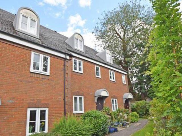 2 Bedroom Maisonette For Sale In Alton
