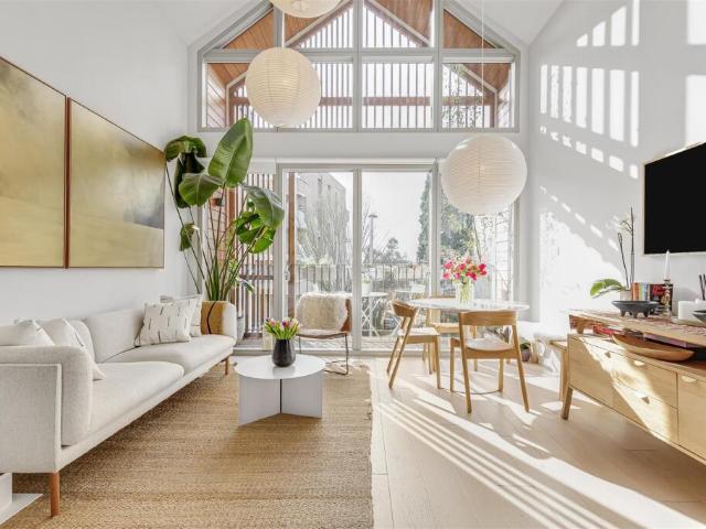 2 bedroom maisonette for sale in Alton Road, Putney, SW15