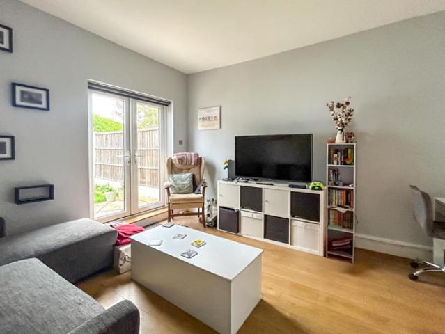2 bedroom maisonette for sale in Ambleside Drive, Southend on Sea, SS1