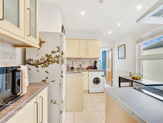 2 bedroom maisonette for sale in Benares Road, Plumstead, SE18